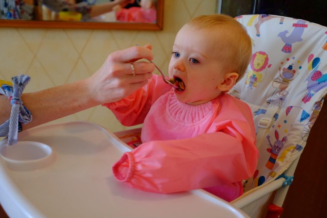 Silly Billyz Messy Eater Bib **REVIEW** - Run Jump Scrap!