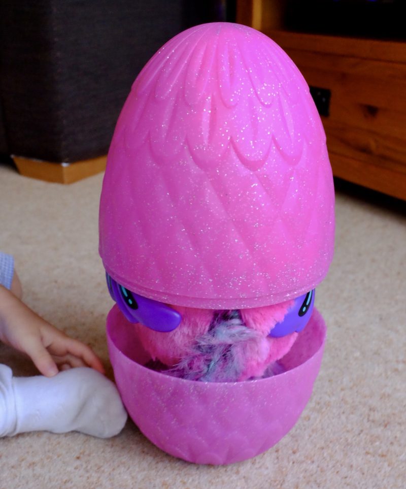 Hatchimals WOW - REVIEW - A Llalacorn Whose Neck really GROWS Tall