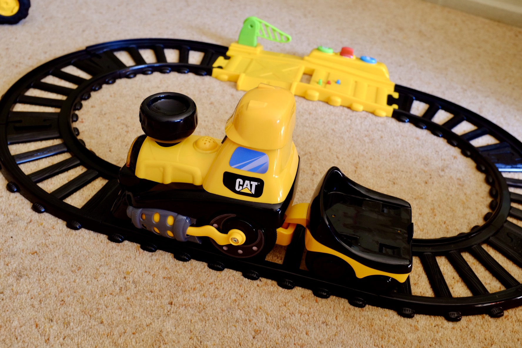 Cat Junior Crew - Construction Vehicles - REVIEW | AD - Run Jump Scrap!