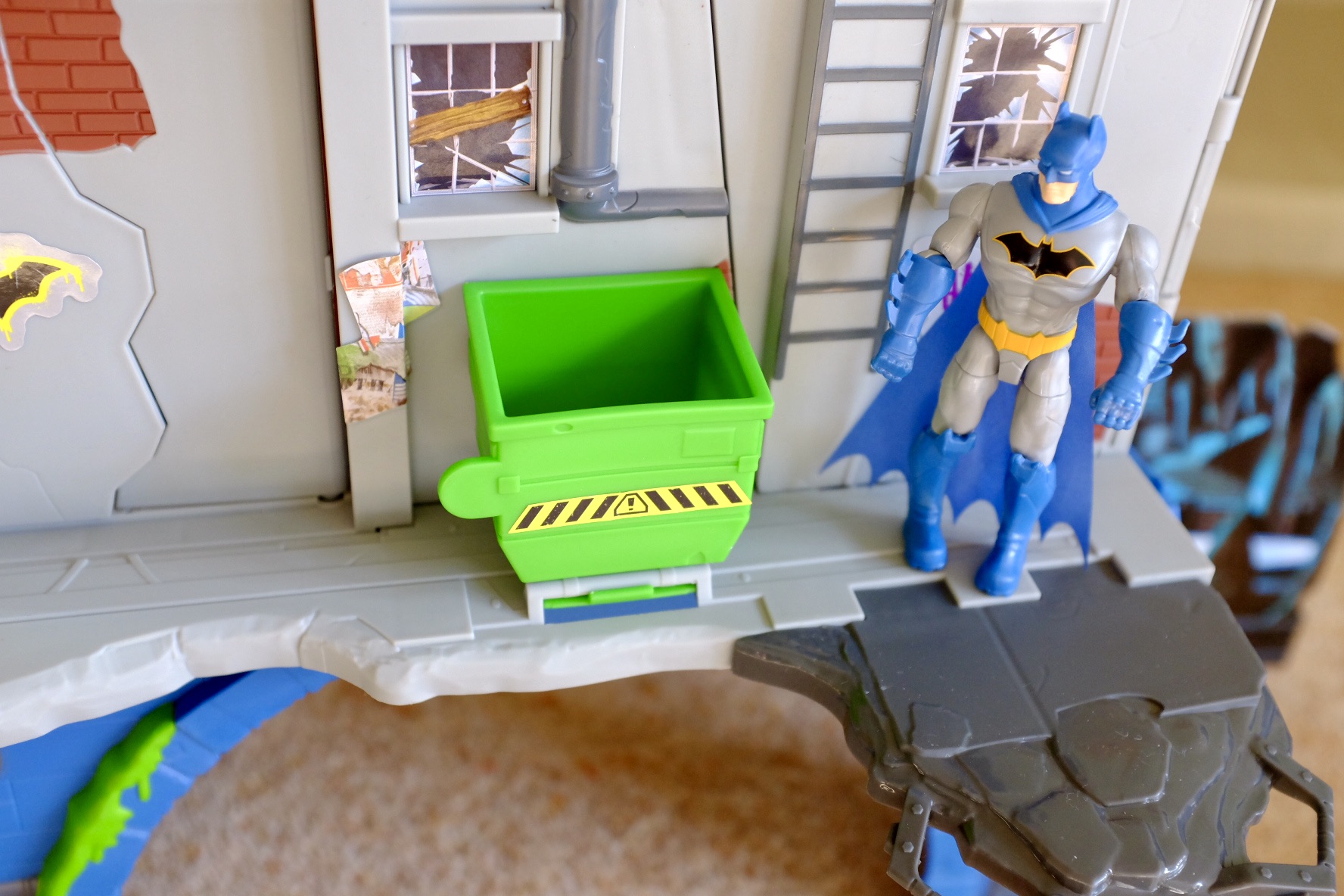 BATMAN Mission Batcave & Launch & Defend Batmobile REVIEW
