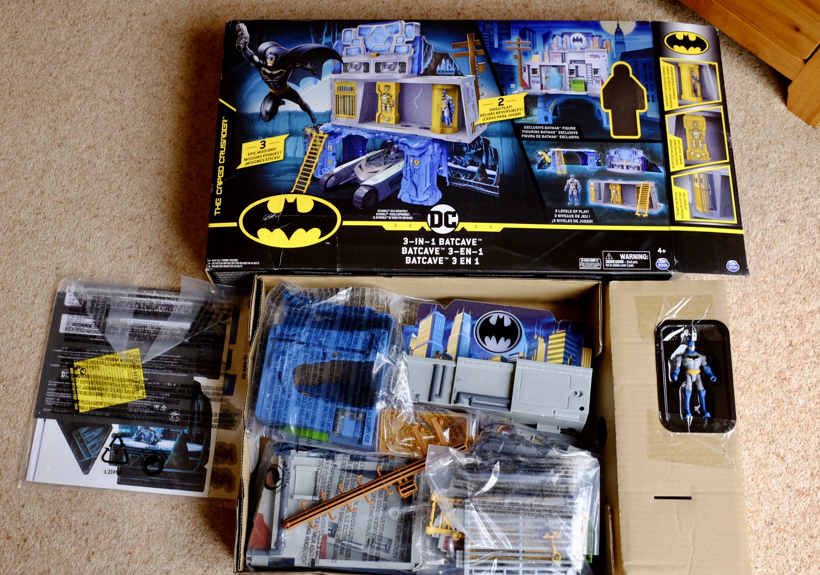 BATMAN Mission Batcave & Launch & Defend Batmobile REVIEW