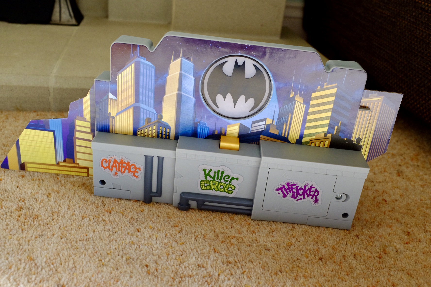 BATMAN Mission Batcave & Launch & Defend Batmobile REVIEW